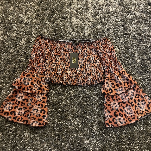 Tops | Size L Cheetah Print Crop Top From Cavendars Never Worn | Poshmark